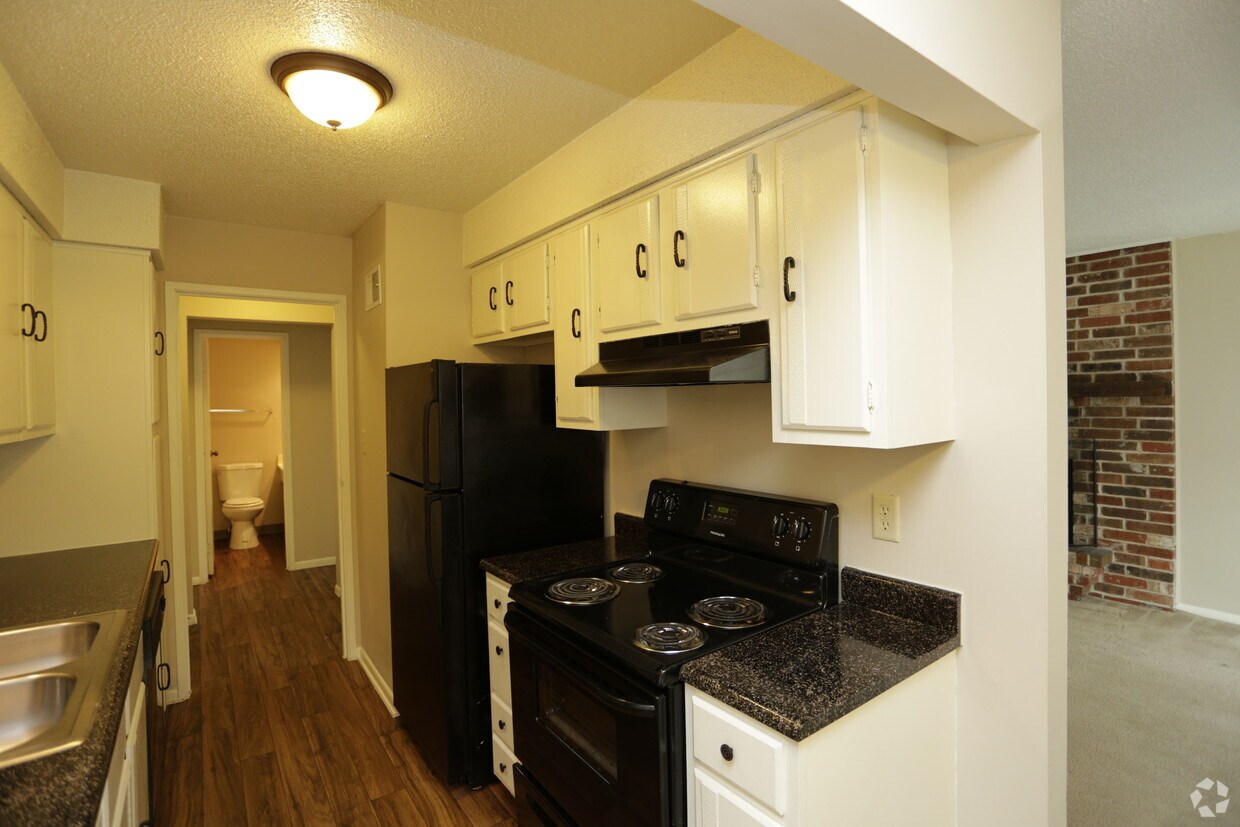 The Oaks at Prairie View Apartments - 8031 NW Milrey Dr Kansas City, MO ...