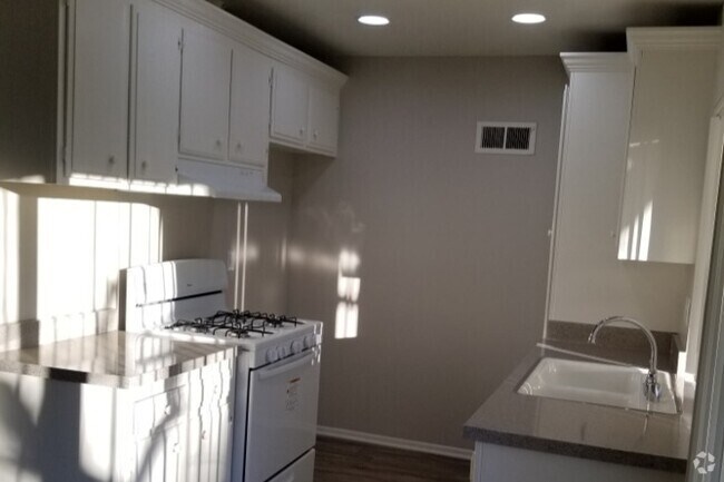 Canyon Crest Villas Student Apartments for Rent - Riverside, CA - 9 ...