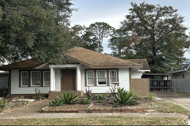 Apartments for Rent with Extra Storage in Port Acres TX