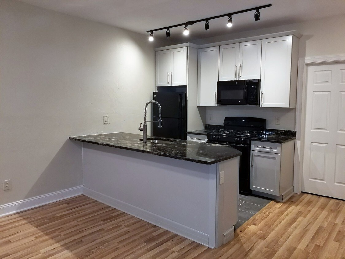 4924 Centre Ave Unit 1, Pittsburgh, PA 15213 - Room for Rent in ...