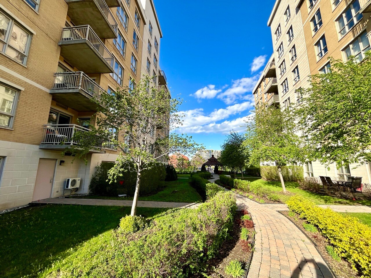 8520 Rue Raymond-Pelletier, Montréal, QC H2M 0A4 - Condo à Louer à ...