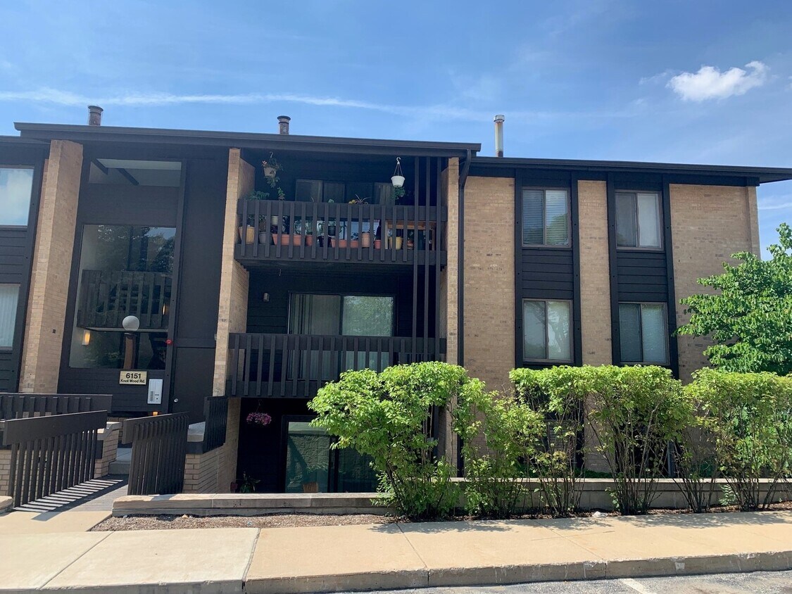 6151 Knoll Wood Rd, Willowbrook, IL 60527 - House Rental in Willowbrook ...