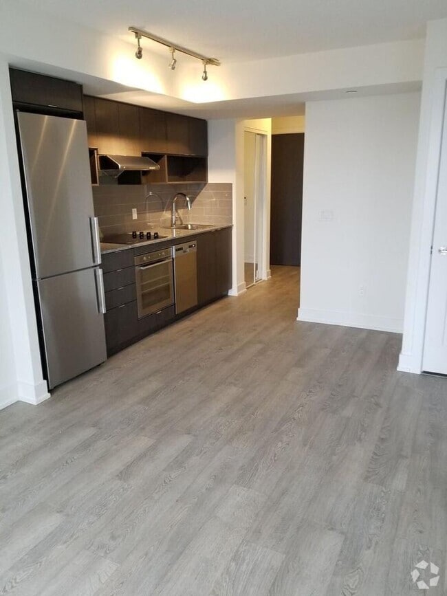 Islington/City Centre South Apartments for Rent with Hardwood Floors ...