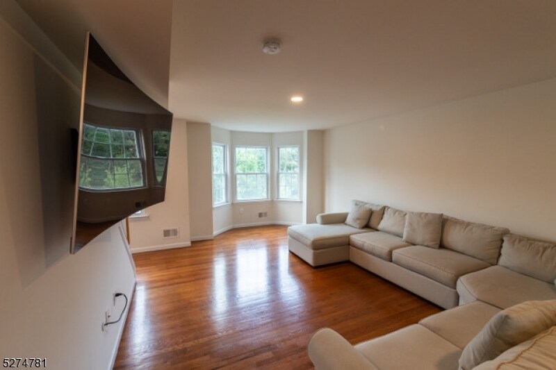 2 Lily Court, Roselle, NJ 07203 - Townhome Rentals in Roselle NJ ...
