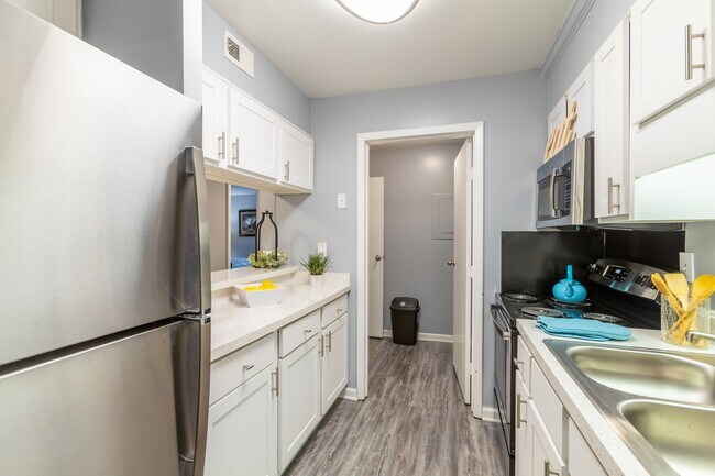 Yester Oaks Apartments - Apartments in Greensboro, NC | Apartments.com