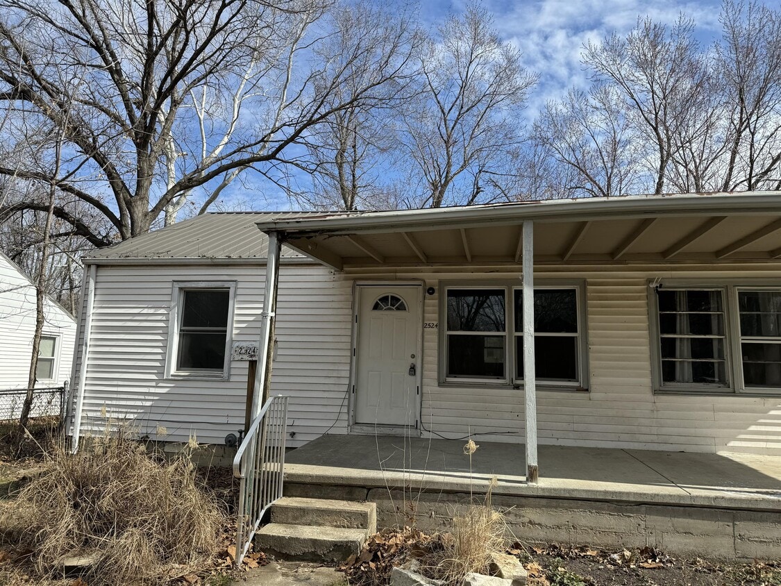 2524 SE Virginia Ave, Topeka, KS 66605 - House Rental in Topeka, KS ...