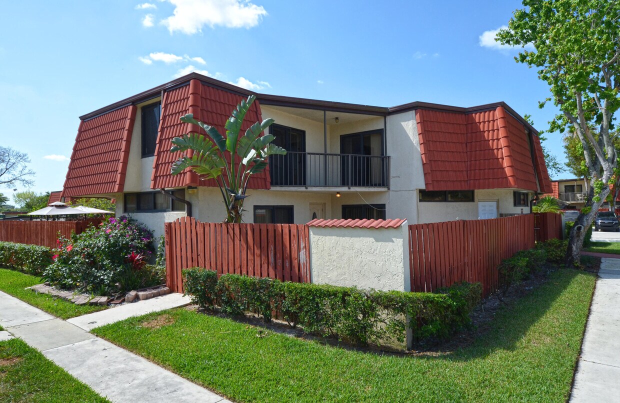 3902 Victoria Dr, West Palm Beach, FL 33406 - Townhome Rentals in West ...
