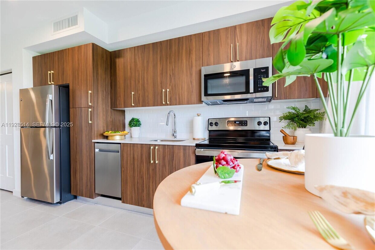 1005 Spring Garden Rd Unit 705, Miami, FL 33136 - Room for Rent in ...