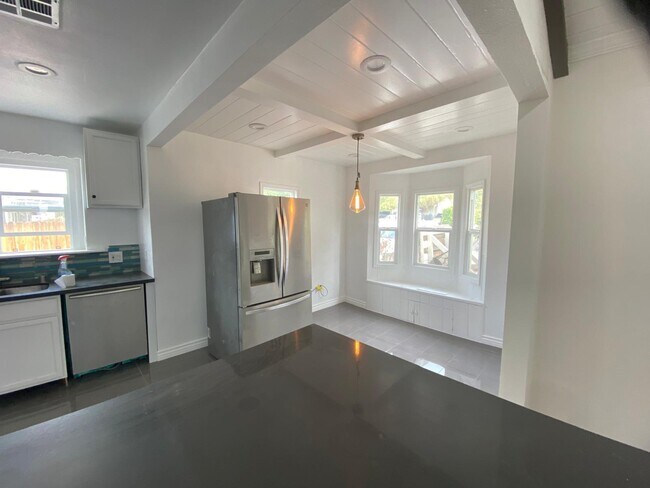 10427 Variel Ave, Chatsworth, CA 91311 - House Rental in Chatsworth, CA ...