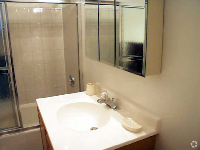 Park Ridge Commons Apartments - Des Plaines, IL | Apartments.com