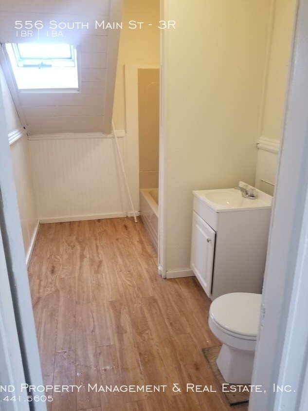 556 South Main Street Unit 3R, Woonsocket, RI 02895 - Room for Rent in ...