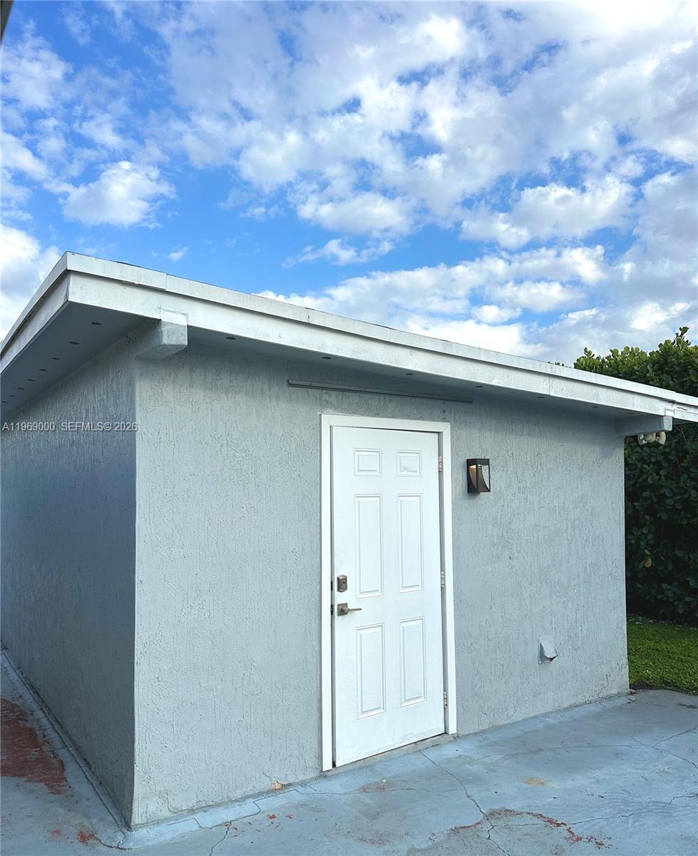 Renta De Efficiency Hialeah