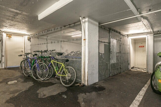 Connaught Apartments Apartments - 1255 Pendrell St Vancouver, BC ...