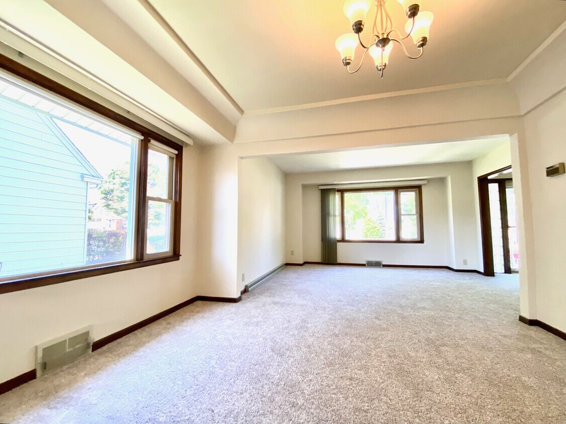 3914 S 1st St, Milwaukee, WI 53207 - Townhome Rentals in Milwaukee WI ...