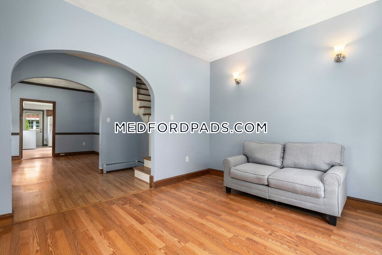 23 Emery St Medford, MA 02155 - Alquileres en Medford, MA ...