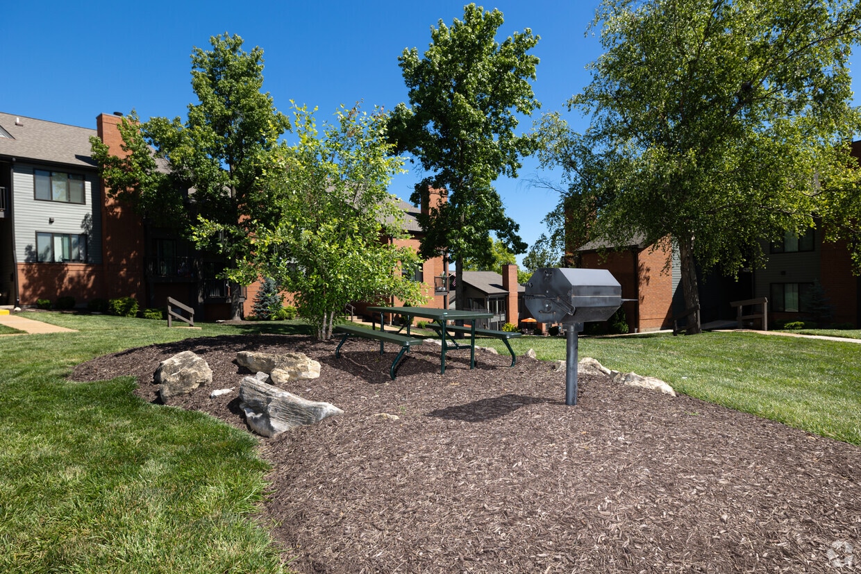 South Summit Apartments - 4251 Summit Knoll Dr Saint Louis, MO 63129 ...