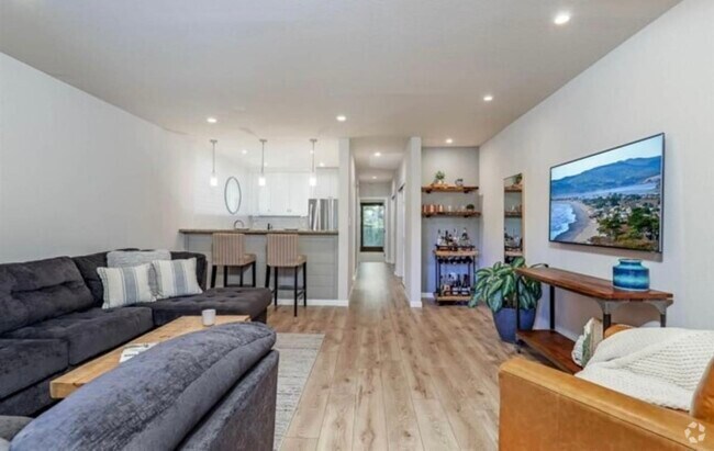 Tres Lagos North Apartments for Rent with High Ceilings - Pleasant Hill ...