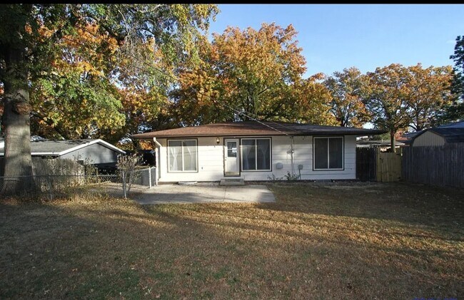 6911 Vine St, Lincoln, NE 68505 - House Rental in Lincoln, NE ...