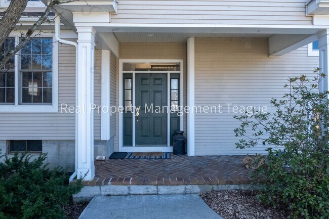 12 Rustic Bridge Rd, Rexford, NY 12148 - House Rental in Rexford, NY ...