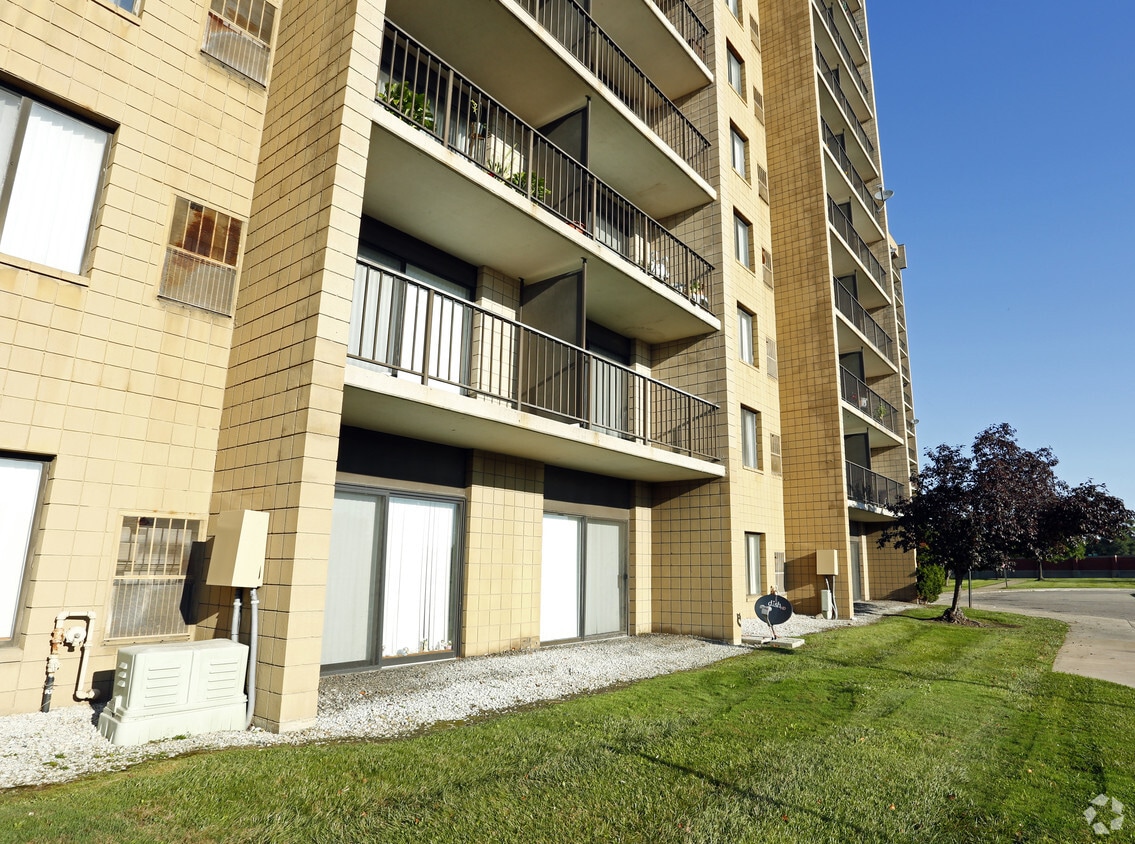 Highland Towers - Senior Living 55+ - 25225 Greenfield Rd Southfield ...