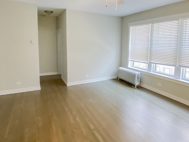 435 W Surf St, Chicago, IL 60657 - Apartments in Chicago, IL ...