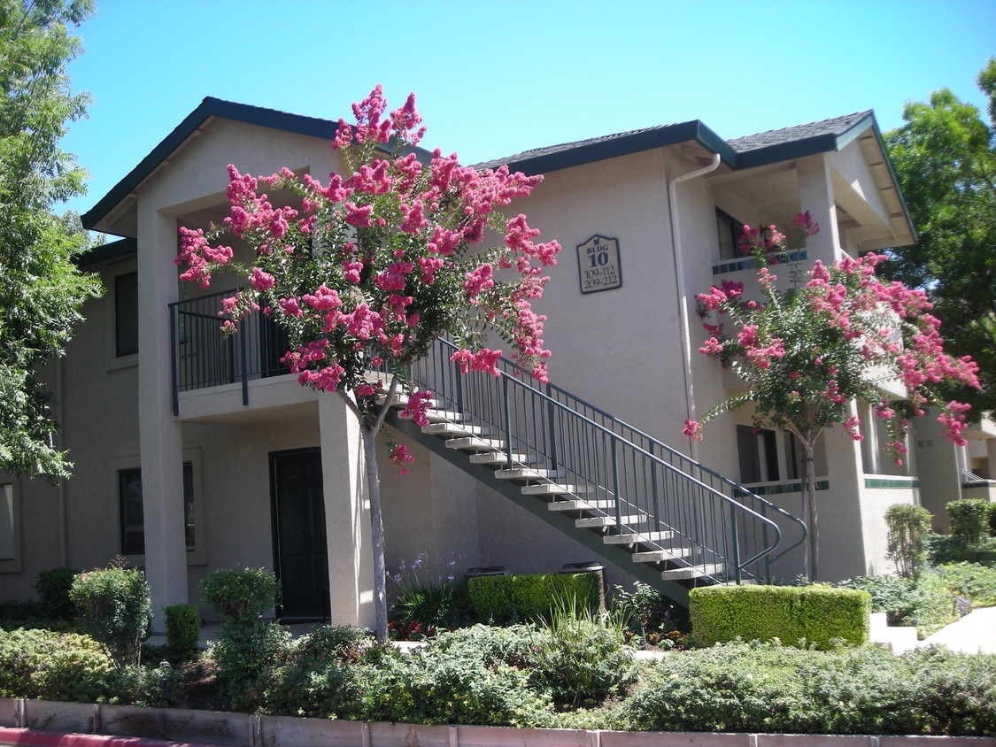 Papillon Apartment Homes - 5464-5466 N Figarden Dr Fresno, CA 93722 ...