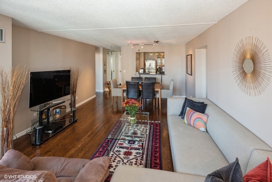 111 W Maple St Unit 2103, Chicago, IL 60610 - Condo for Rent in Chicago ...