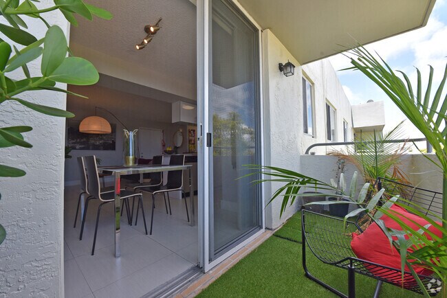 Isle of Normandy Miami View Apartments for Rent with a Walk-In Closet - Miami Beach, FL ...