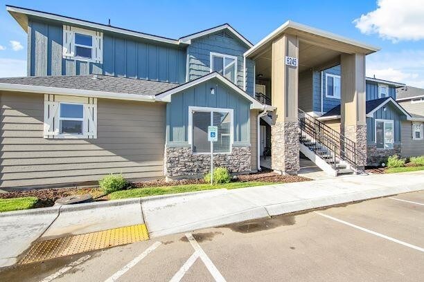 6325 East Nine Iron Lane Unit 102, Nampa, ID 83687 - Room for Rent in ...