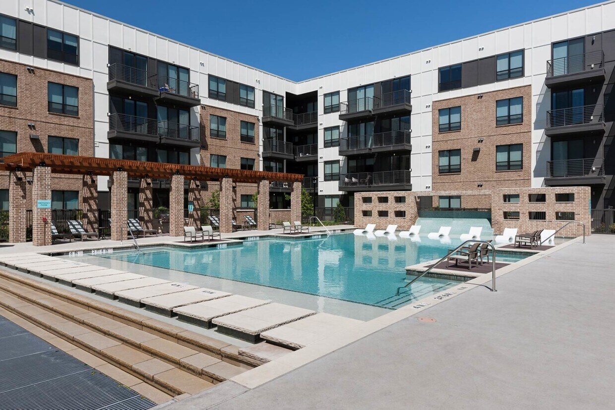 1111 S Cesar Chavez Blvd Unit S-812, Dallas, TX 75201 - Room for Rent ...