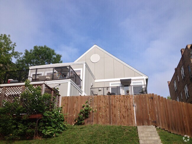 Central Hillside Apartments for Rent with a Yard - Duluth, MN - 4 ...