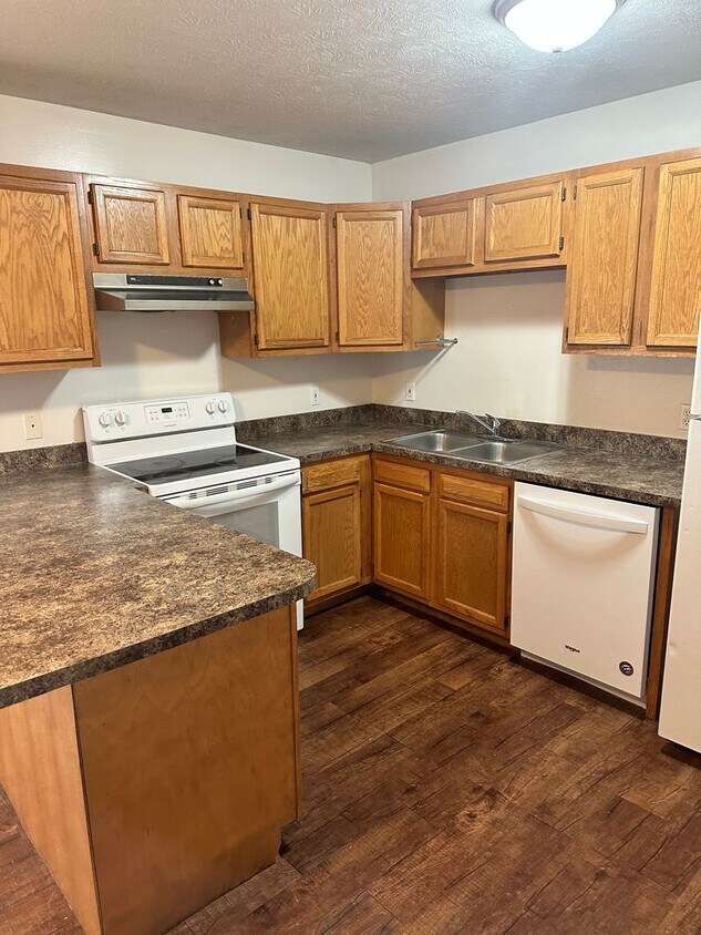 600-602 Lamont Dr Unit 600, Lincoln, NE 68528 - Room for Rent in ...