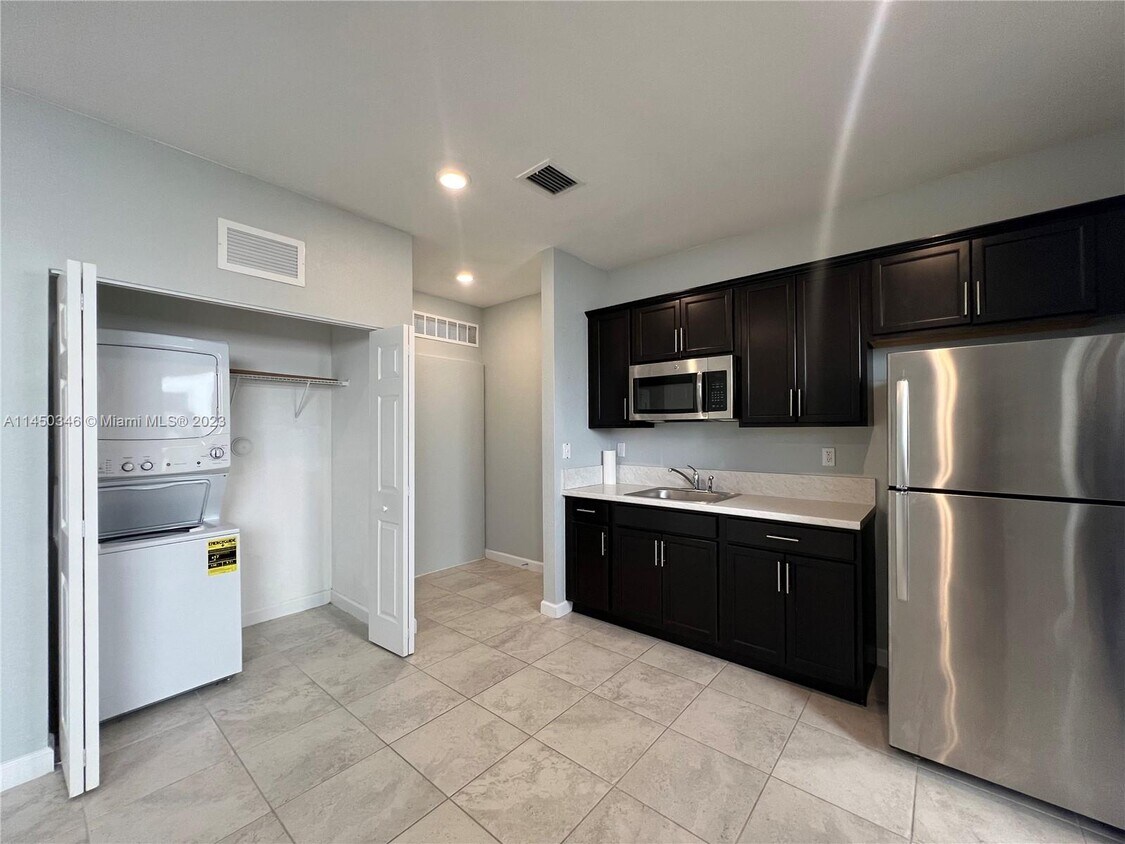 117 SW 240th Terrace, Princeton, FL 33032 - House Rental in Princeton ...