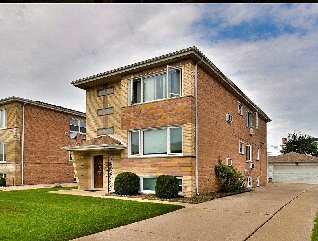 8346 W Berwyn Ave, Chicago, IL 60656 - House Rental in Chicago, IL ...