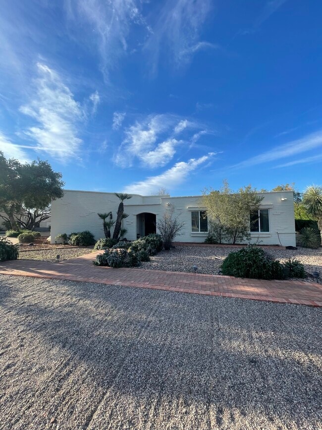 Ward 2 Houses for Rent with High Ceilings - Tucson, AZ