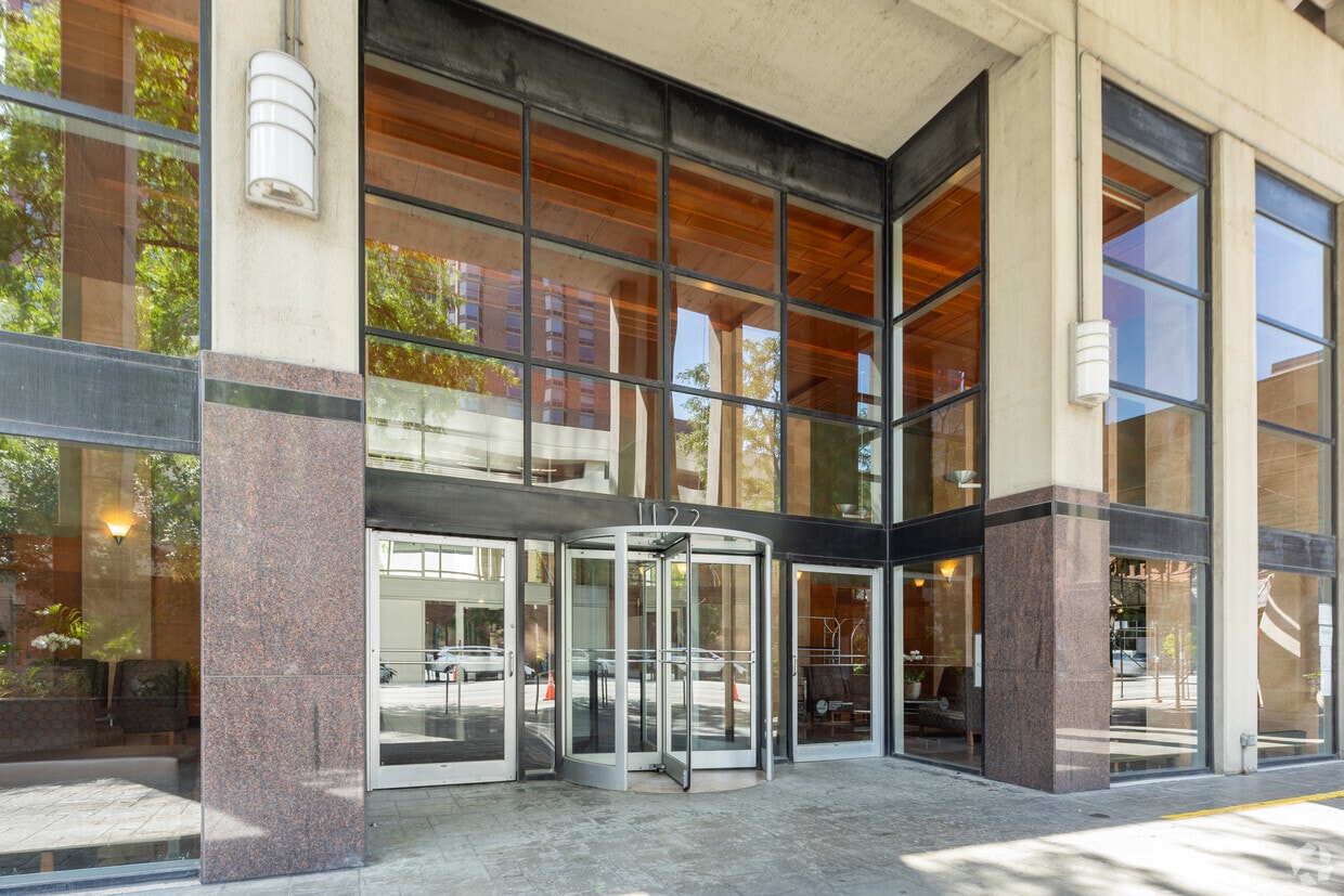 The Elm at Clark - 6 Units Available for Rent | Chicago, IL ...