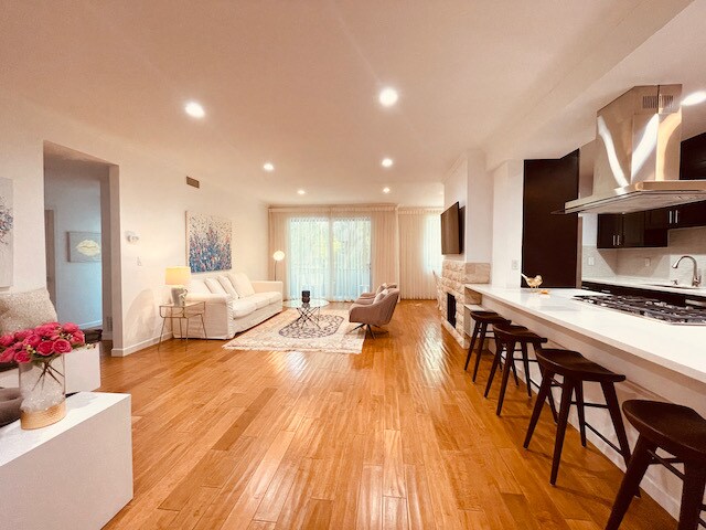 8568 Burton Way Unit 104, Los Angeles, CA 90048 - Condo for Rent in Los ...