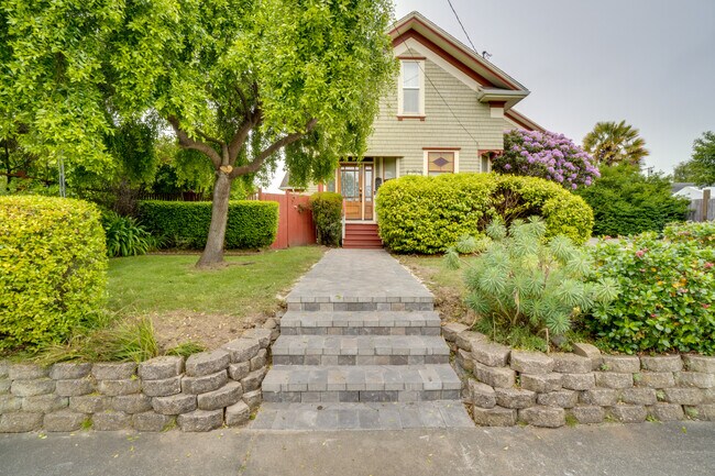 Apartments for Rent with Hardwood Floors in Cutten CA