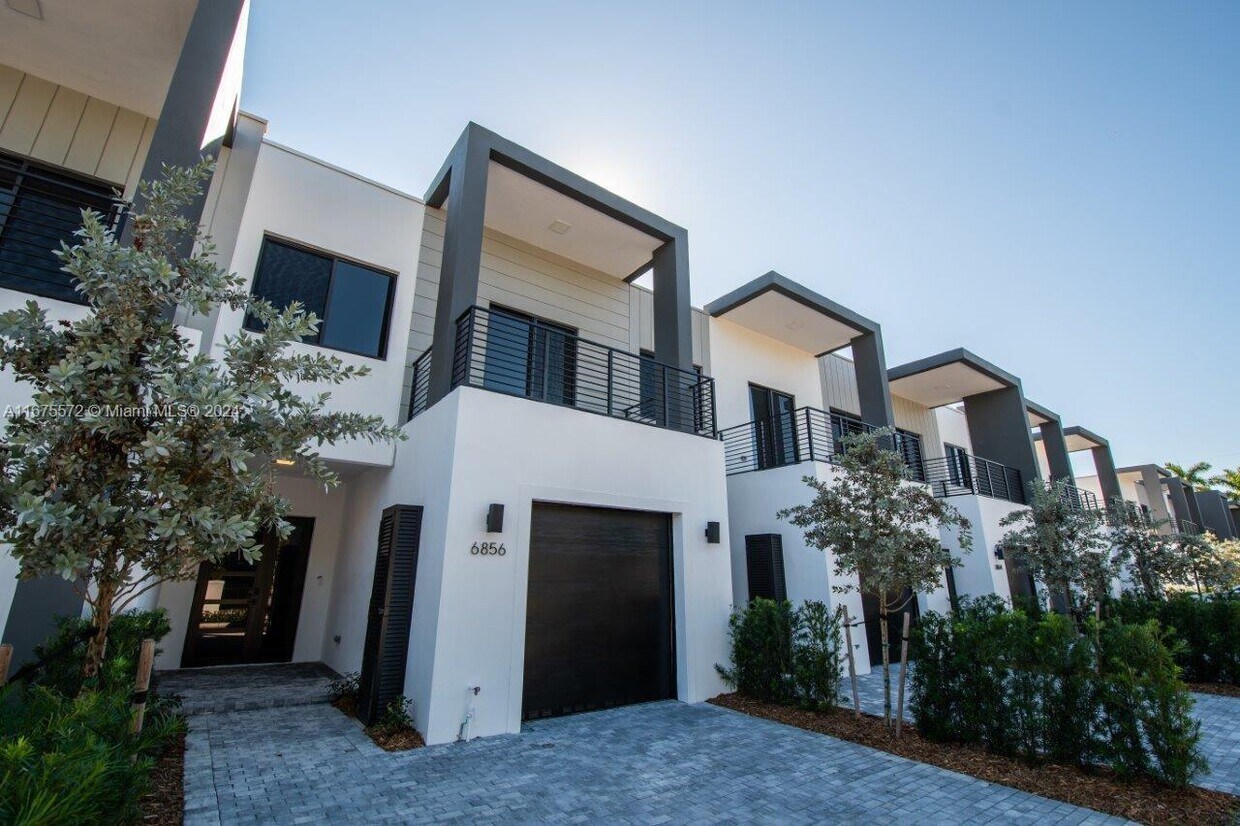 6860 SW 80th St, Miami, FL 33143 - Townhome Rentals in Miami FL ...