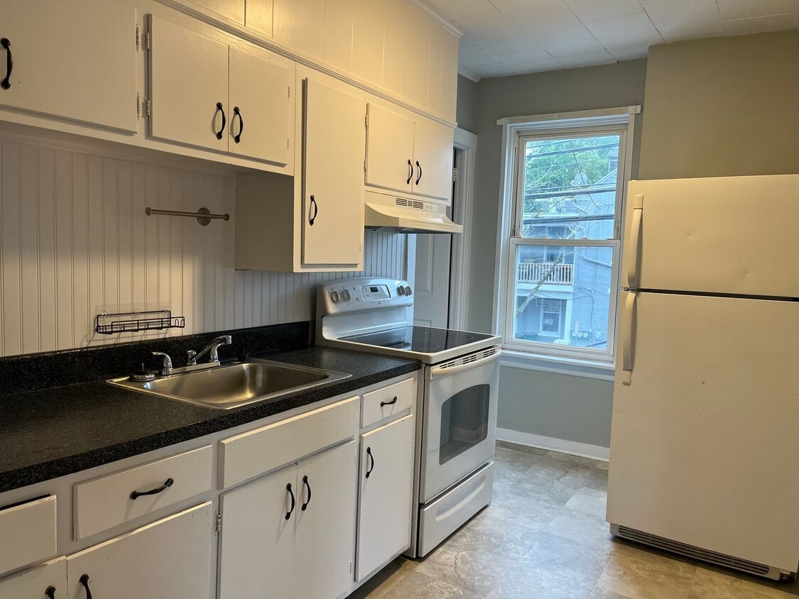 202 E Lemon St Unit Apt. 3, Lancaster, PA 17602 - Room for Rent in ...