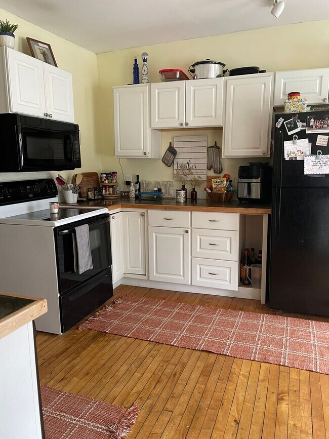 134-138 N Main St Unit 136, Newport, NH 03773 - Room for Rent in ...