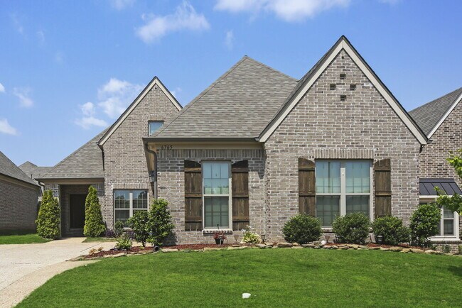 Maplebrook Apartments for Rent with Parking - Olive Branch, MS ...