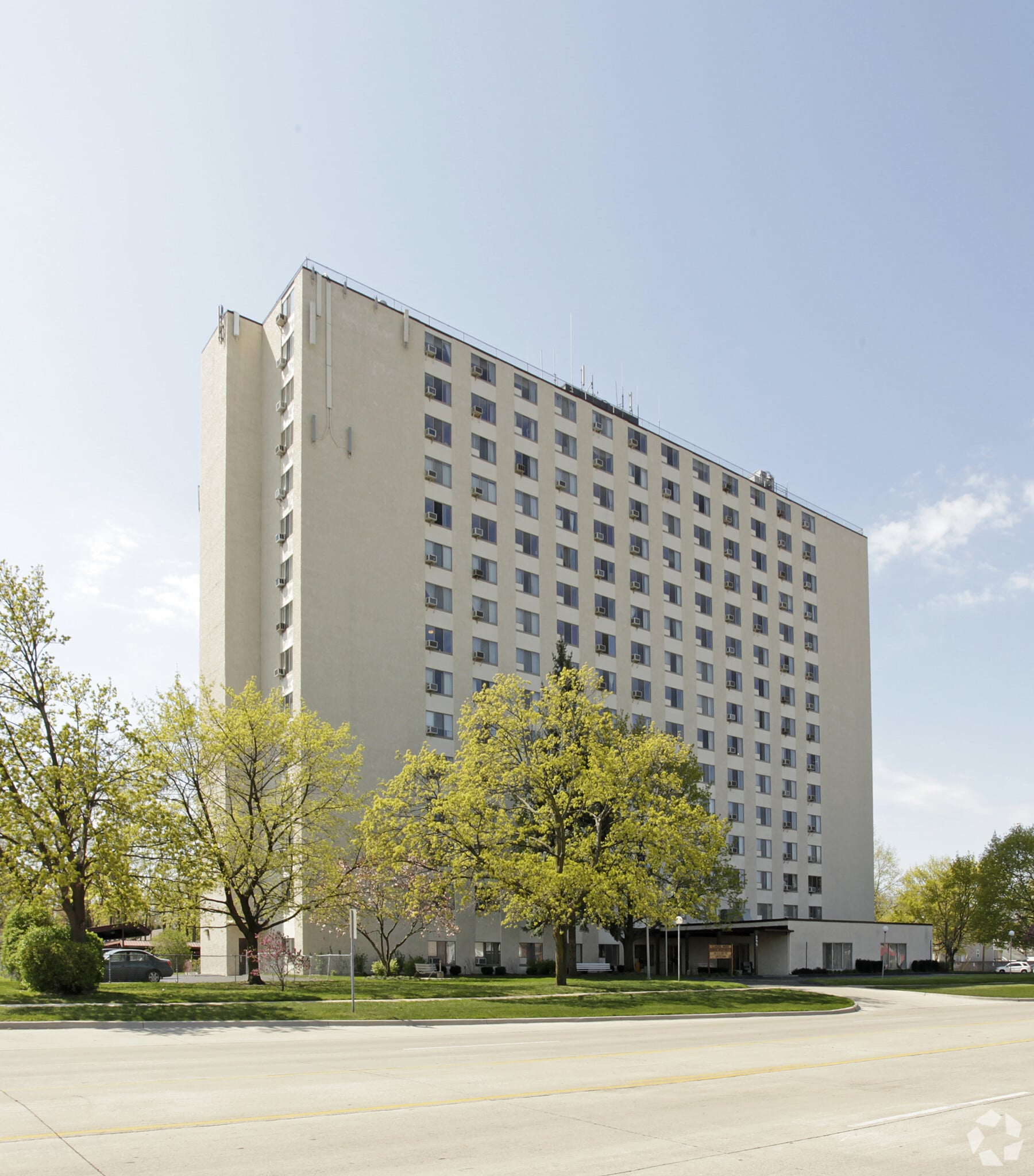 Clawson Manor Co-op - 255 W 14 Mile Rd Clawson, MI 48017 | Apartments.com