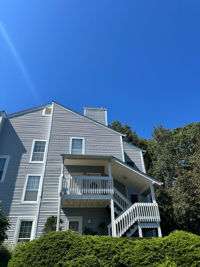 Promontory Place Apartments for Rent with a Walk-In Closet - Woodbridge ...