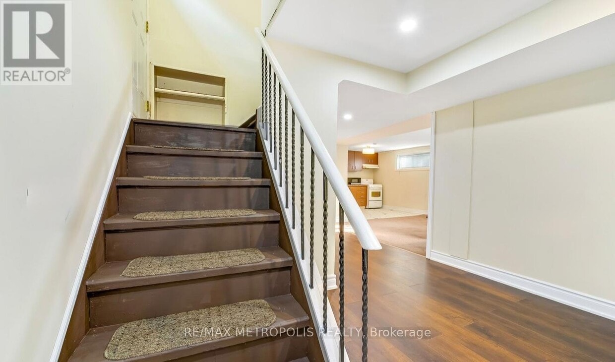 103 Packard Blvd, Toronto, ON M1P 4K7 - Maison à Louer à Toronto, ON ...