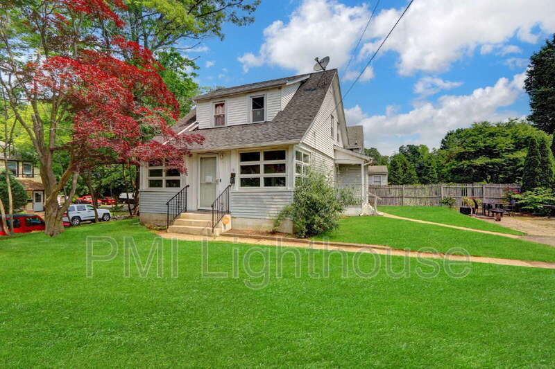 15 Canyon St, Huntington, NY 11743 - House Rental in Huntington, NY ...