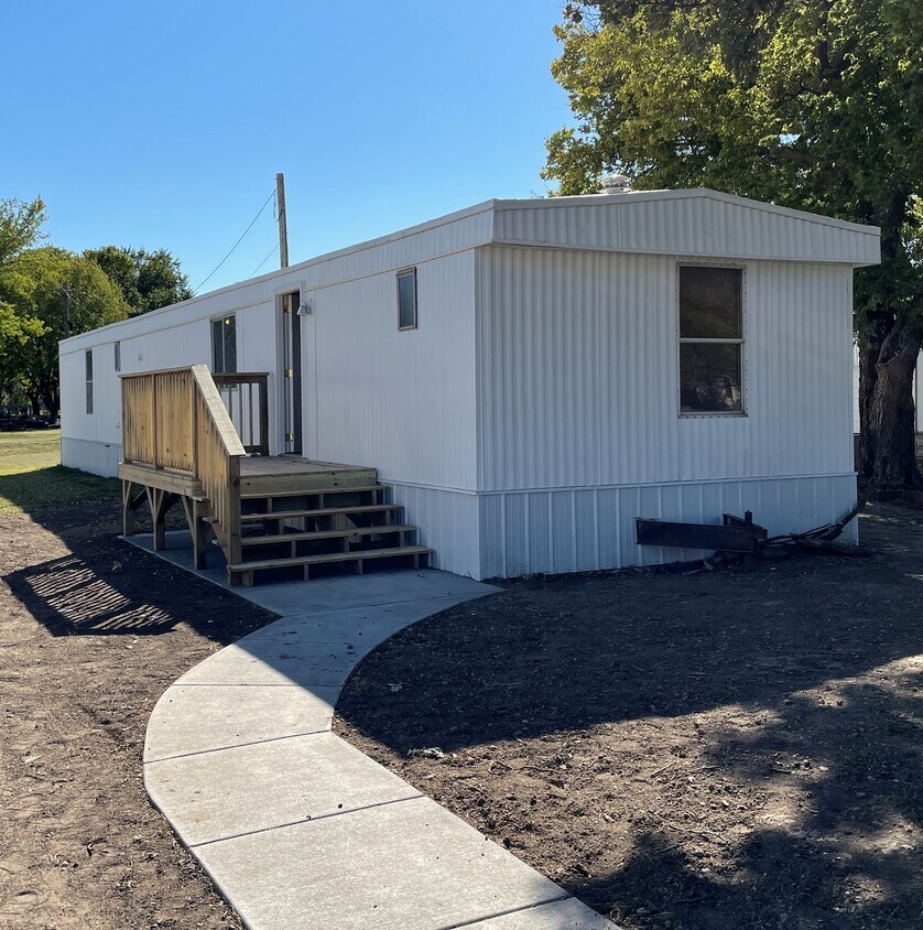 211 W A St, Ellinwood, KS 67526 - House Rental in Ellinwood, KS ...