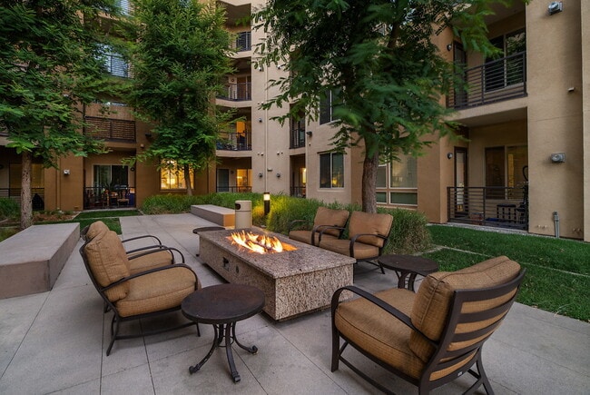 Reveal Apartments Woodland Hills