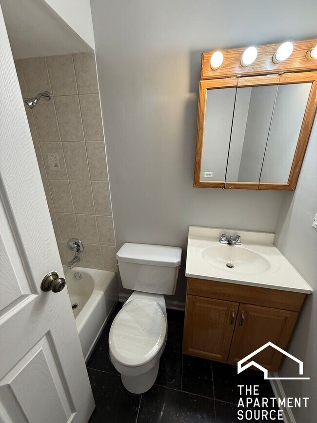 744 W Gordon Terrace Unit 204, Chicago, IL 60613 | Apartments.com