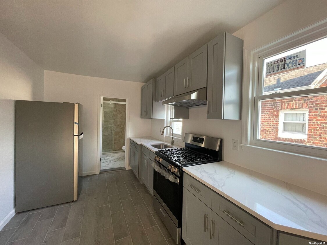 152 N 7th St Unit 2nd FL, New Hyde Park, NY 11040 - Room for Rent in ...